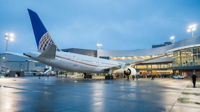 United Airlines Flight UA82 Emergency: What Really Happens During an In ...